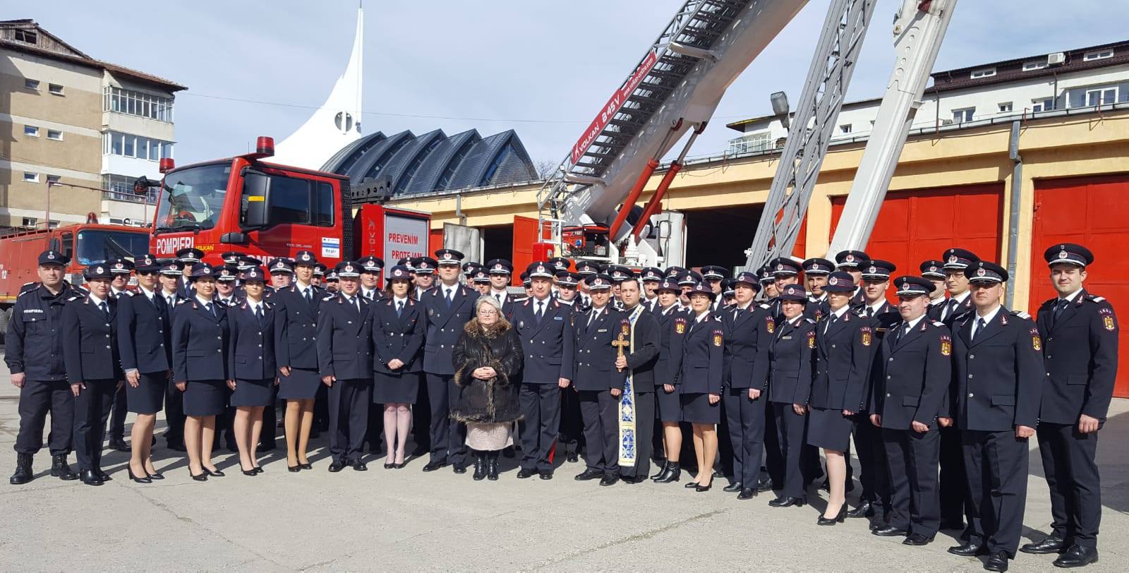 roman24 | Ceremonie de depunere a Jurământului Militar şi avansări în ...