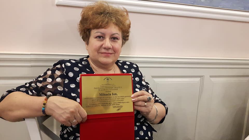 roman24 | Încununare a unei cariere de dascăl : Premiul de excelență ...