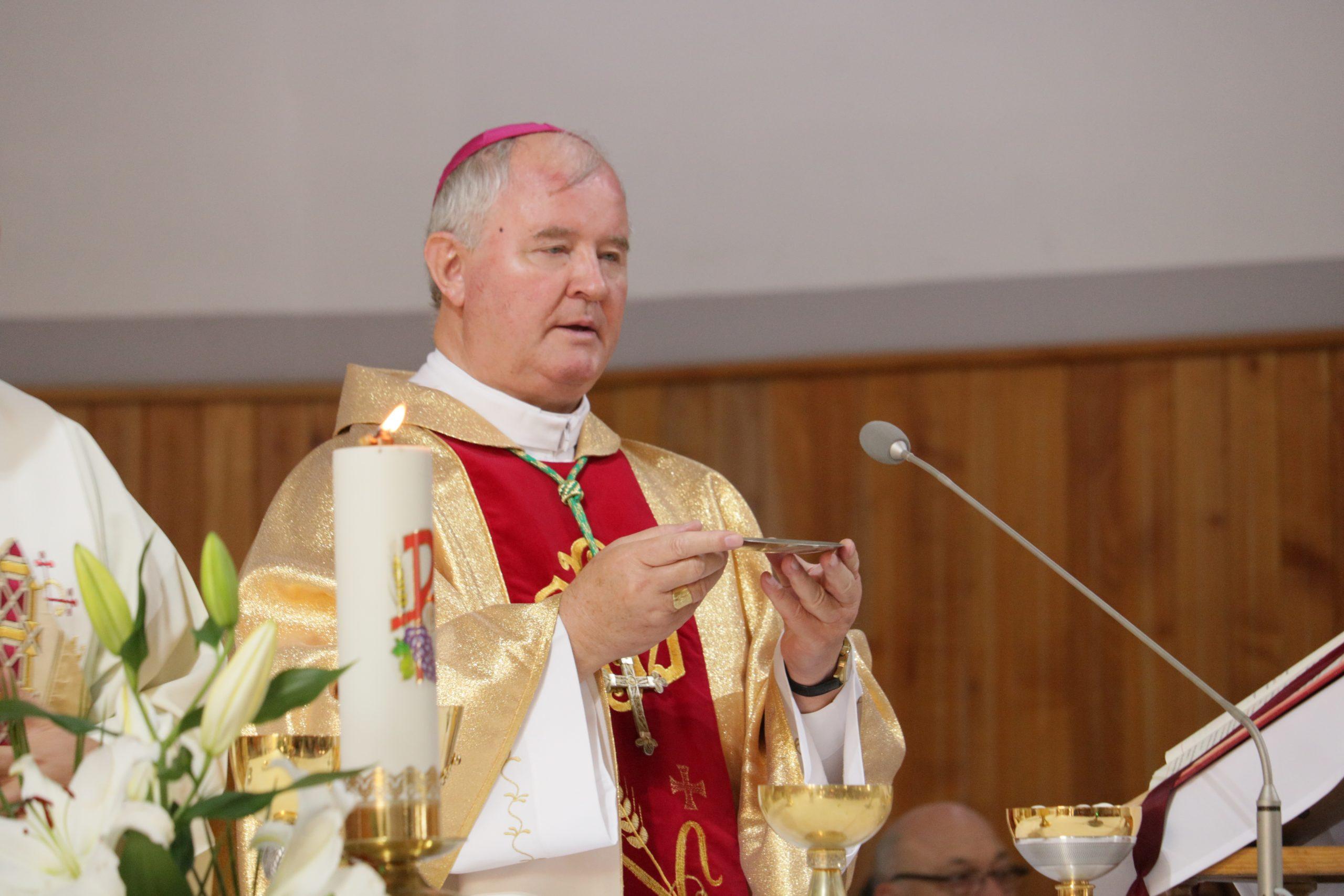 roman24 | Mons. Aurel Percă, episcop auxiliar de Iaşi, a fost numit de ...