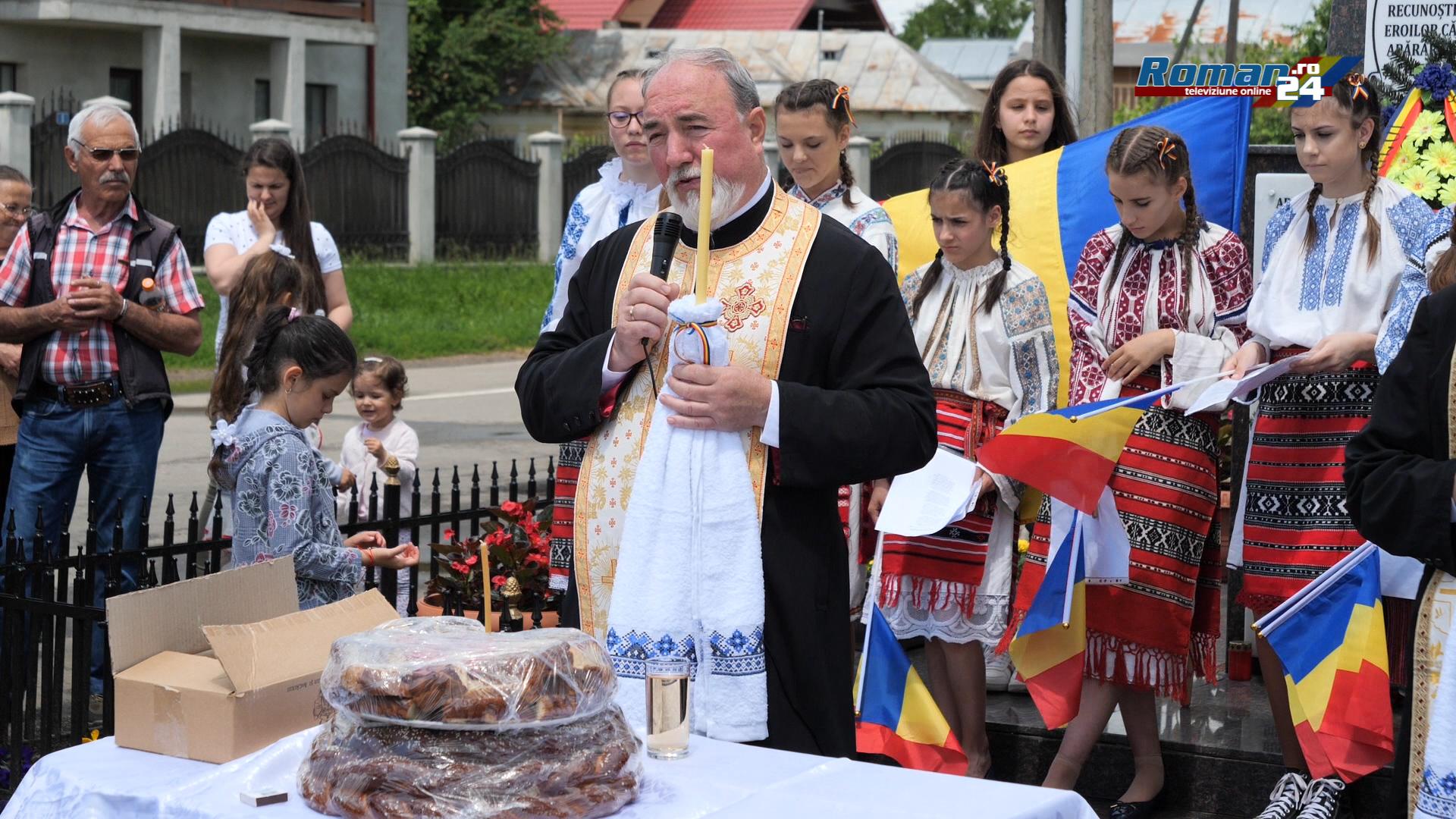 roman24 | (Video) Locuitorii comunei Sagna și-au arătat respectul față ...