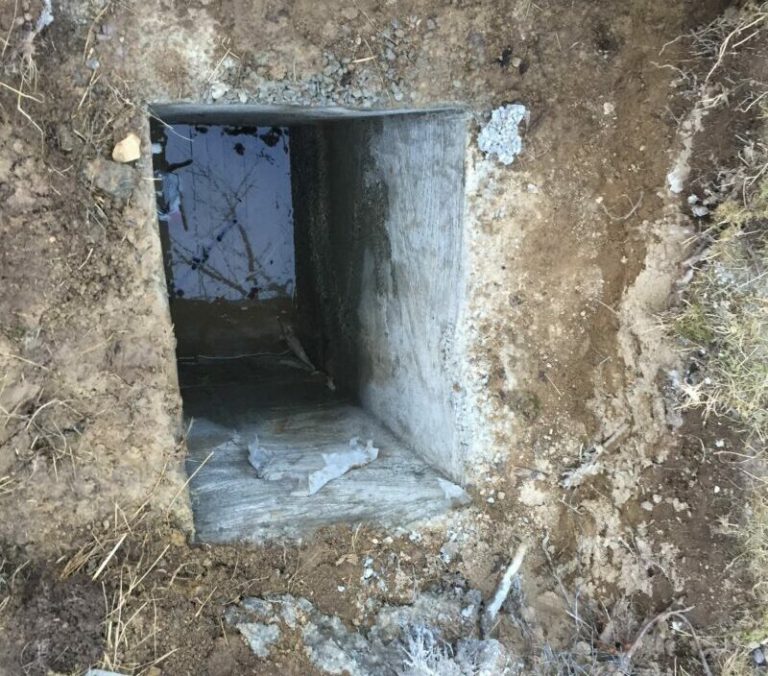 roman24 | Bărbat găsit decedat într-o groapă betonată, în județul Neamț