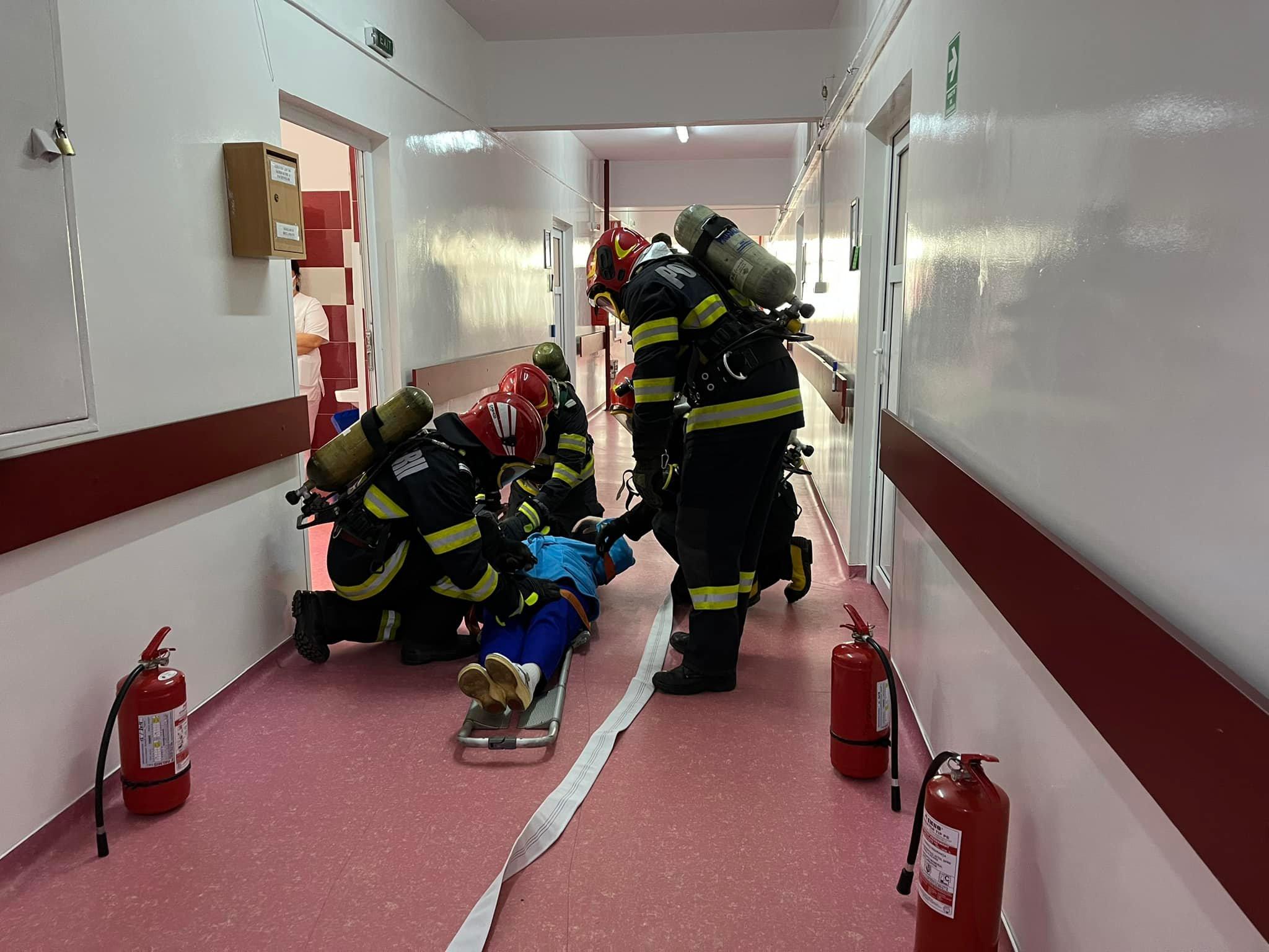 roman24 | Simulare de incendiu în cadrul SMU Roman împreună cu ISU ...
