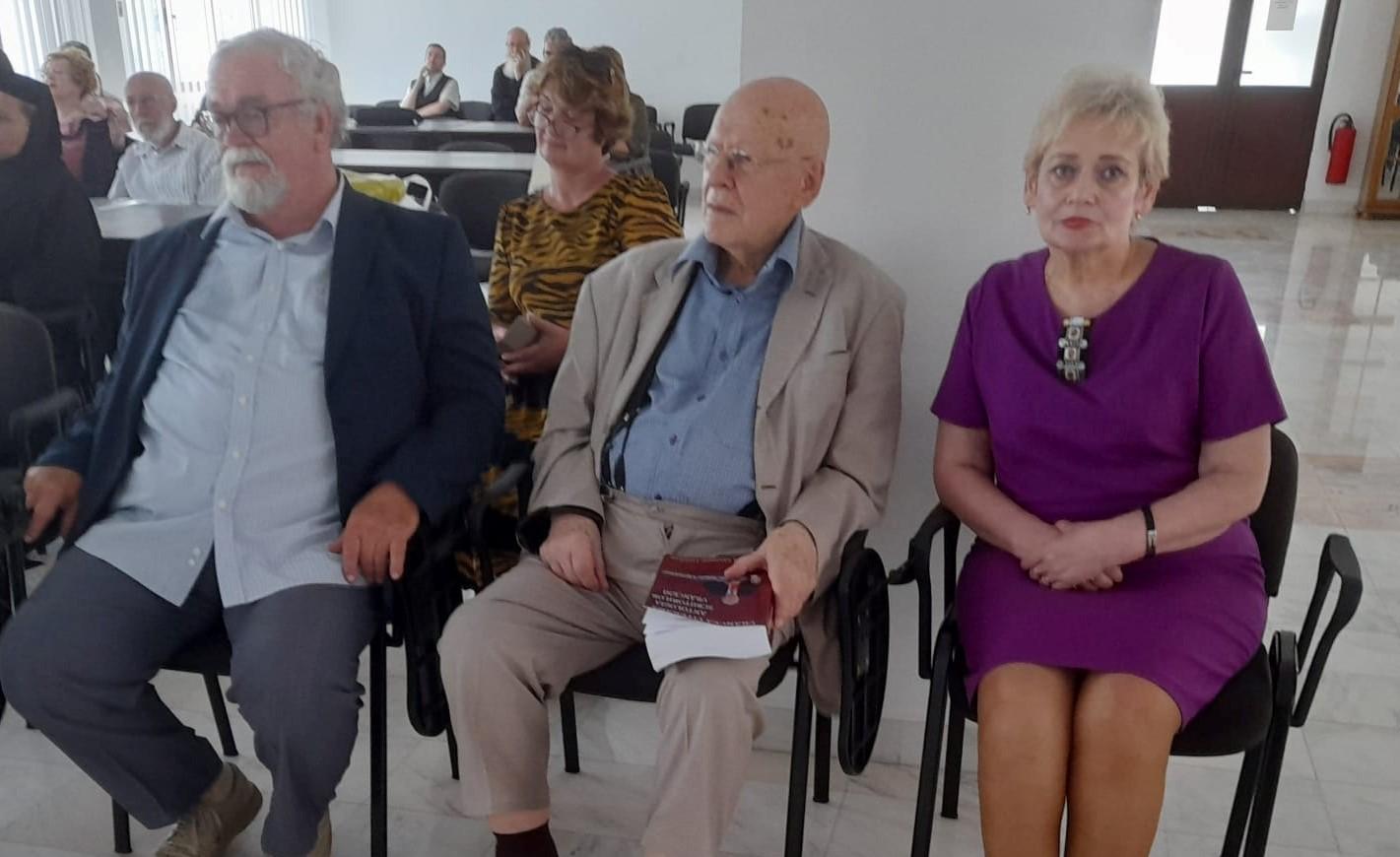 roman24 | S-a stins din viață, una dintre marile personalități ...