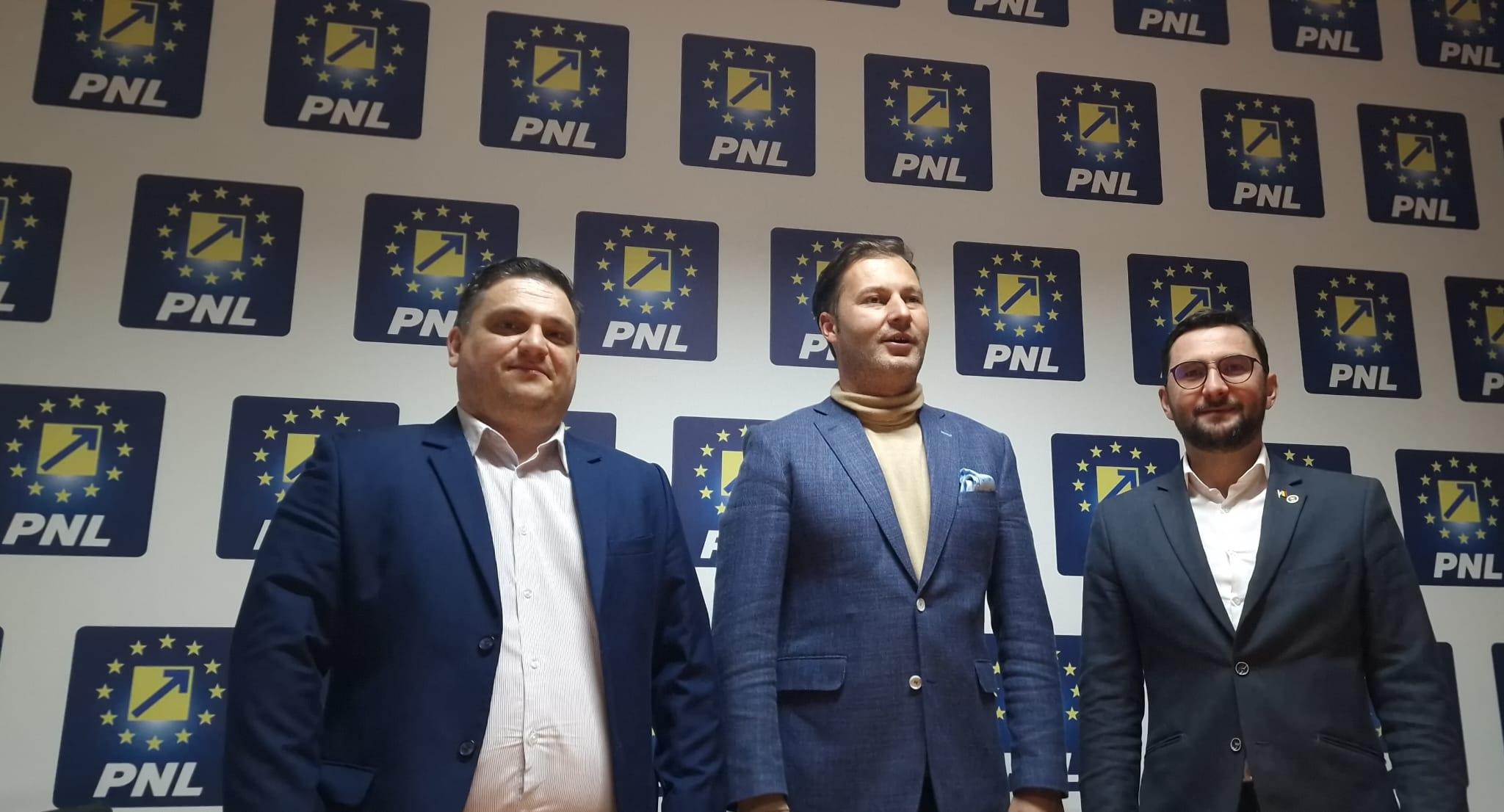 roman24 | PNL Neamț se consolidează. Peste 100 de noi membri de la ...