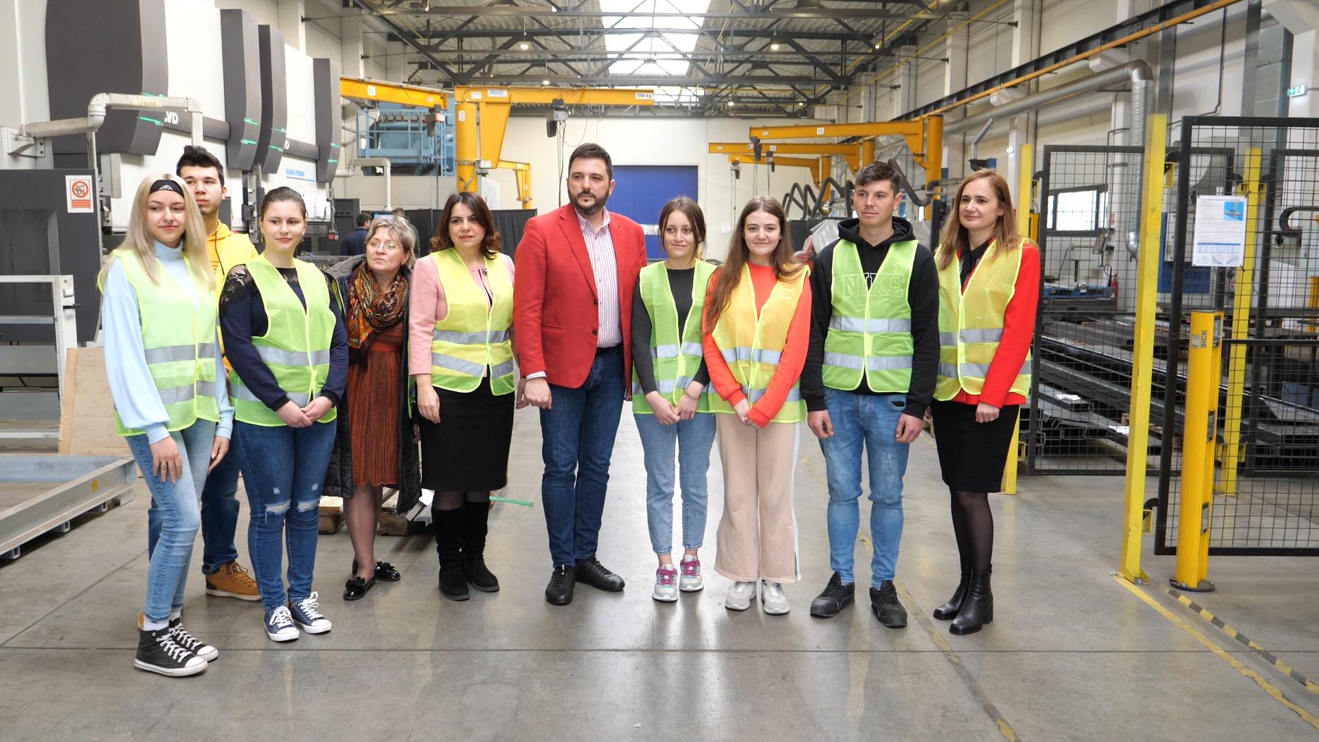 roman24 | (Video) Start Carieră, un proiect susținut de AMF-Bruns ...