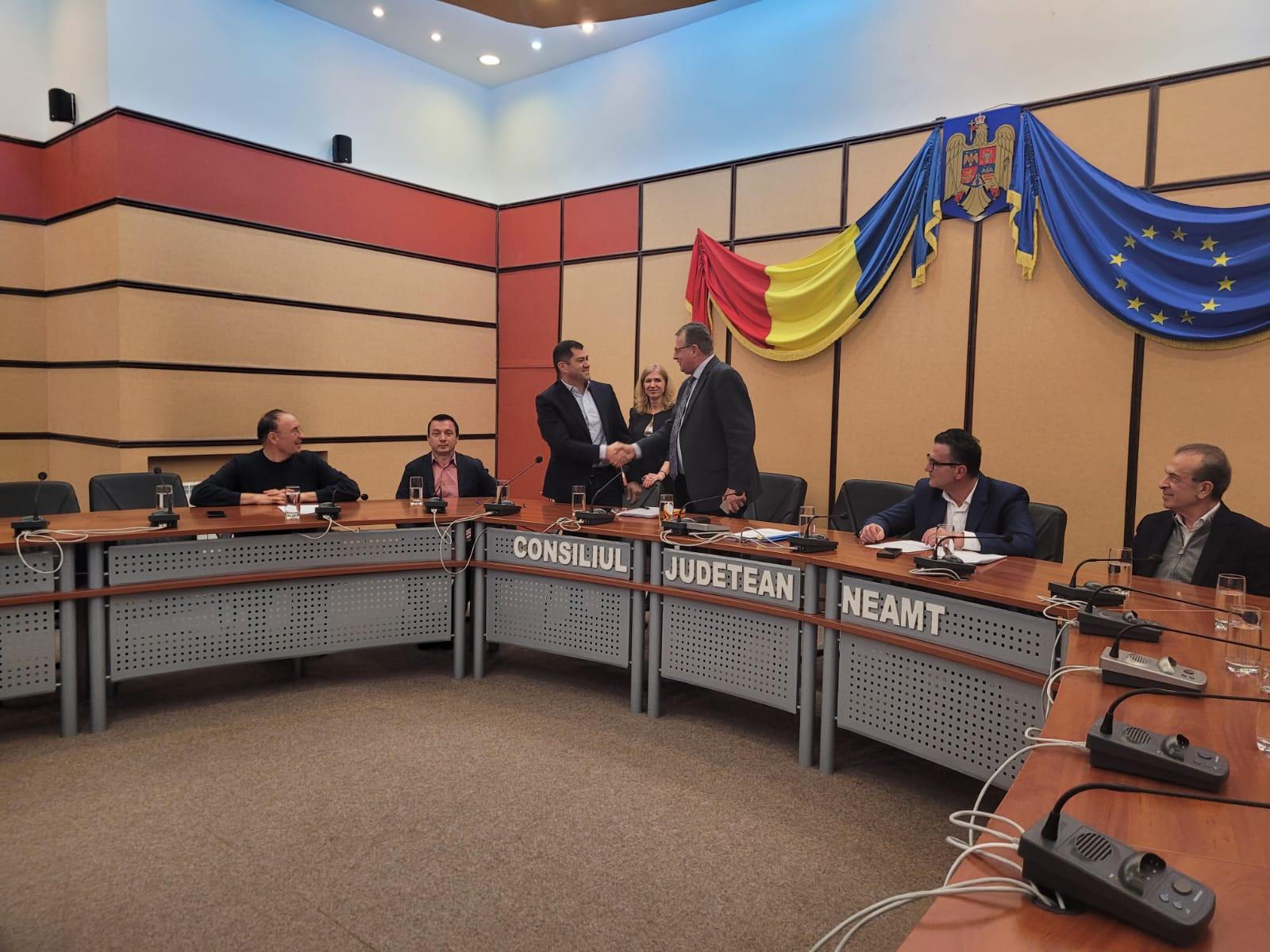 roman24 | Contracte semnate la Consiliul Județean Neamț, pentru ...