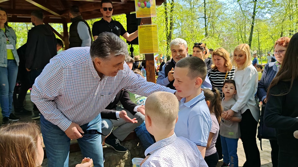 roman24 | Bucurie și generozitate în Parcul Municipal: A doua ediție a ...