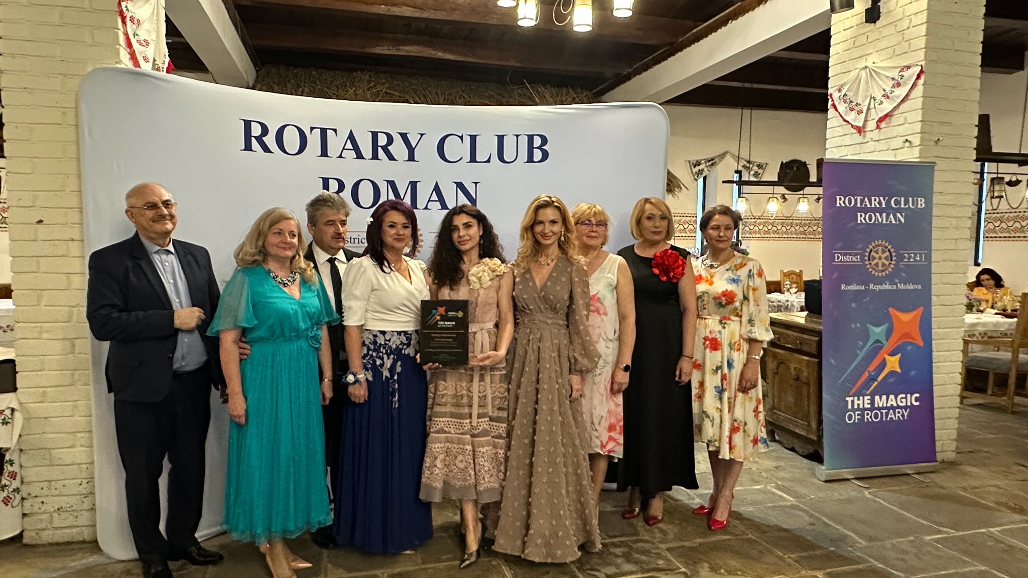 roman24 | Otilia Ghindăoanu: 10 ani de Rotary la Roman – o seară cu ...