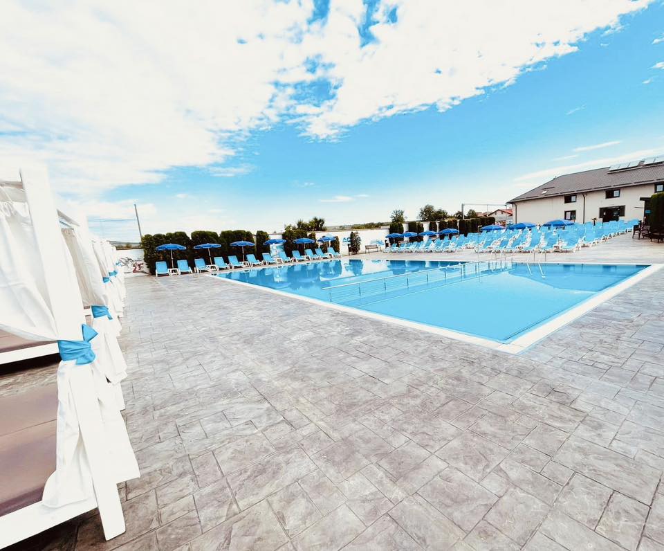 roman24 | Condor Resort dă startul verii: Deschiderea oficială a ...